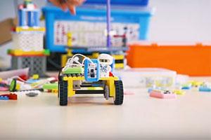 Building a bridge between schools and robotics